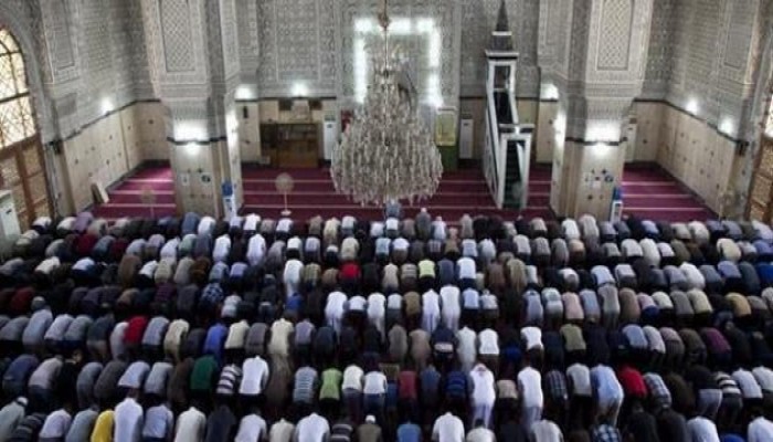 فضل صلاة الجماعة بقعة أمل